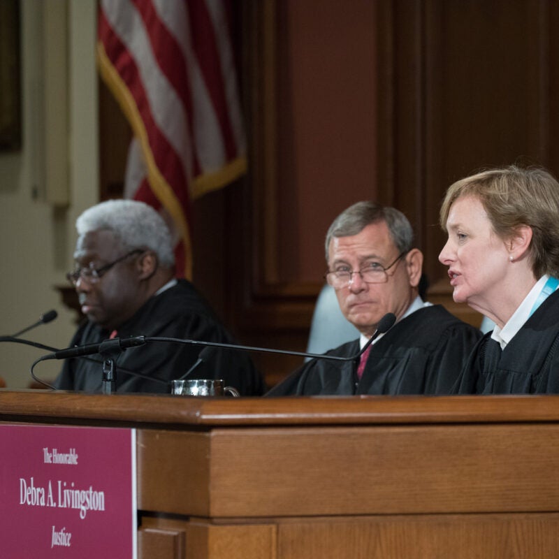 Chief Justice Roberts returns to Harvard Law for the Ames Competition ...