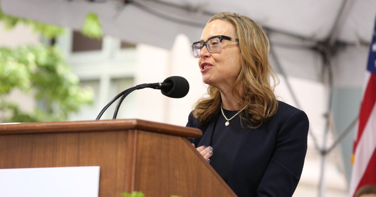 Nancy Pinn receives staff appreciation award - Harvard Law School ...