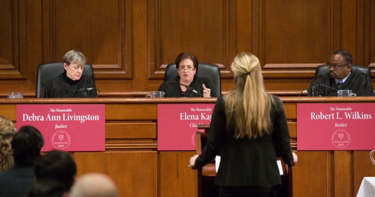 HLS teams compete in the showdown round of the Ames Moot Court ...