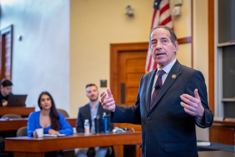 Raskin encourages students to focus anew on Constitution, cases this ...